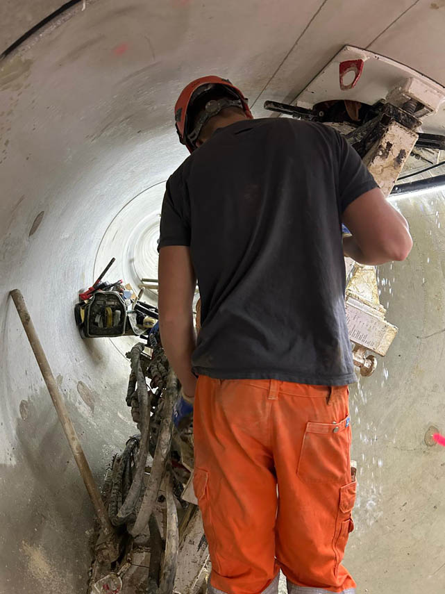 Paris house connection holes from tunnels - Bohrtec